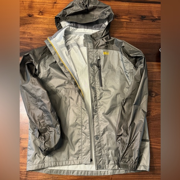 REI | Jackets & Coats | Rei Brand Water Resistant Hooded Rain Jacket ...